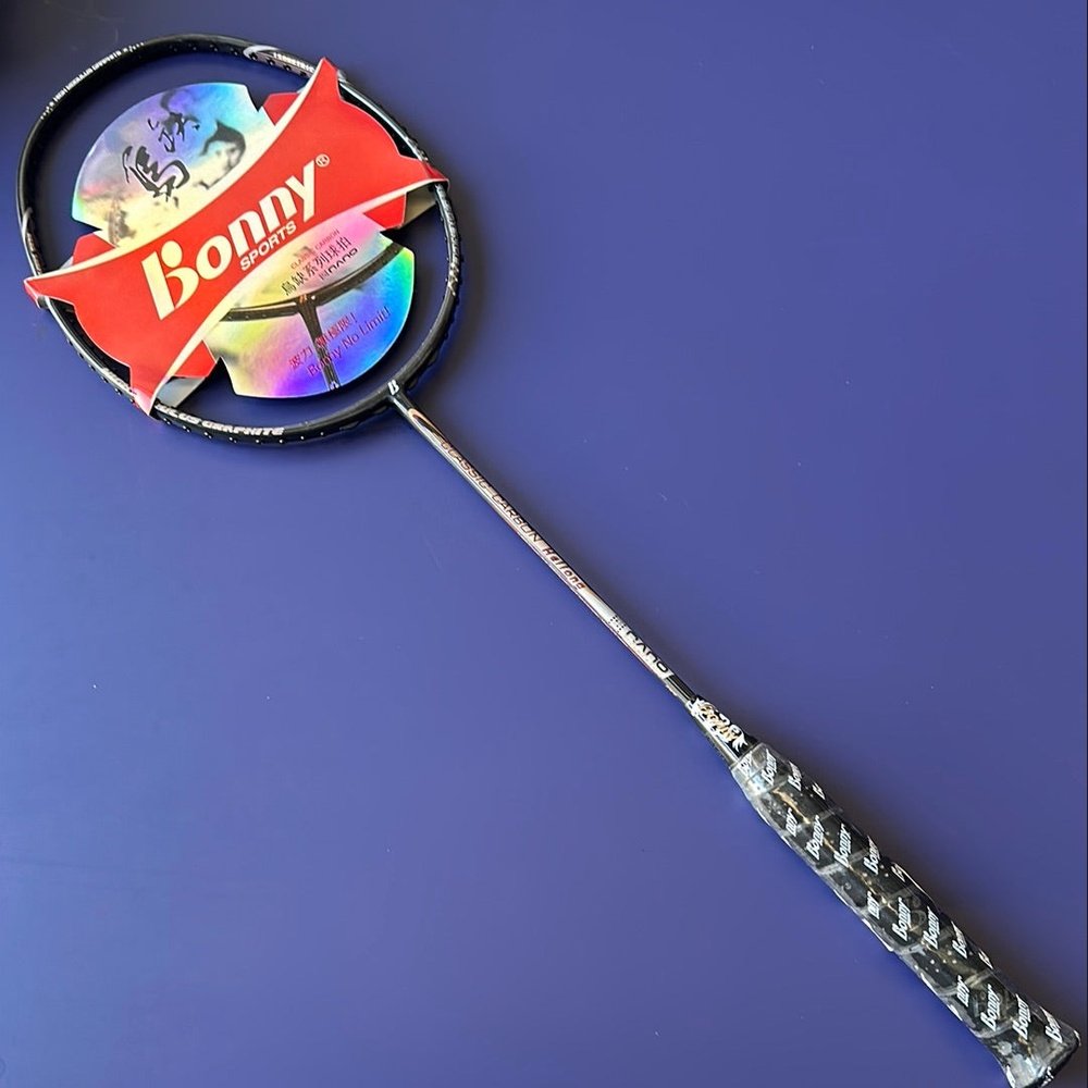 Bonny WU QUE Black Dragon Badminton Racket 90g max 30lbs – SP x SPORT